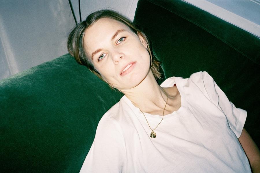 LINN shares new single + video ‘Happy Metal’